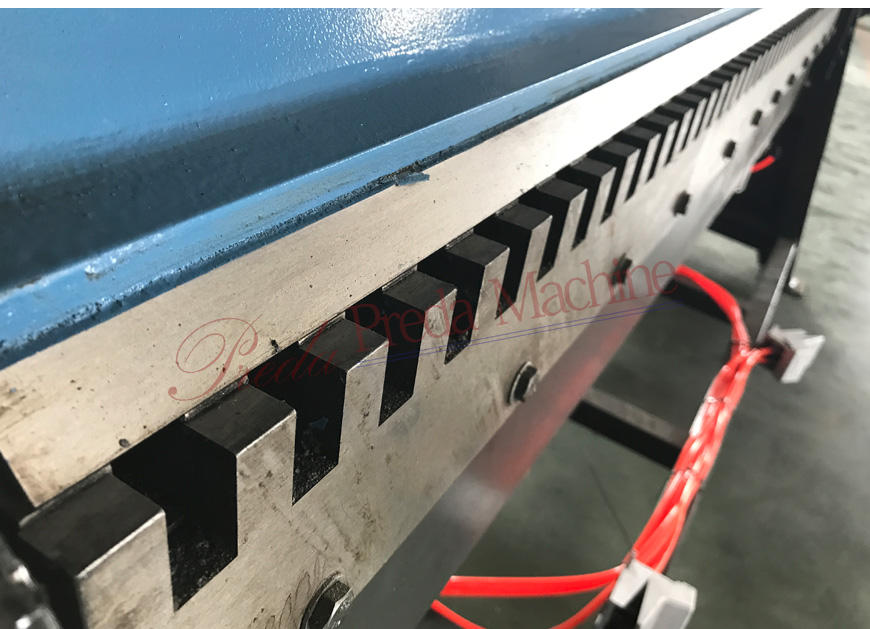 Pneumatic tdf folding machine