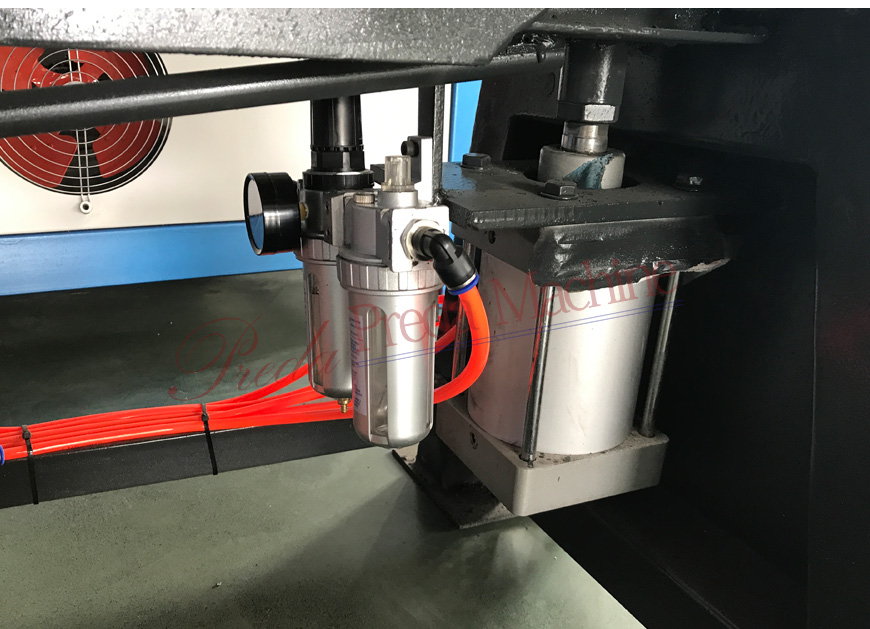 Pneumatic tdf folding machine