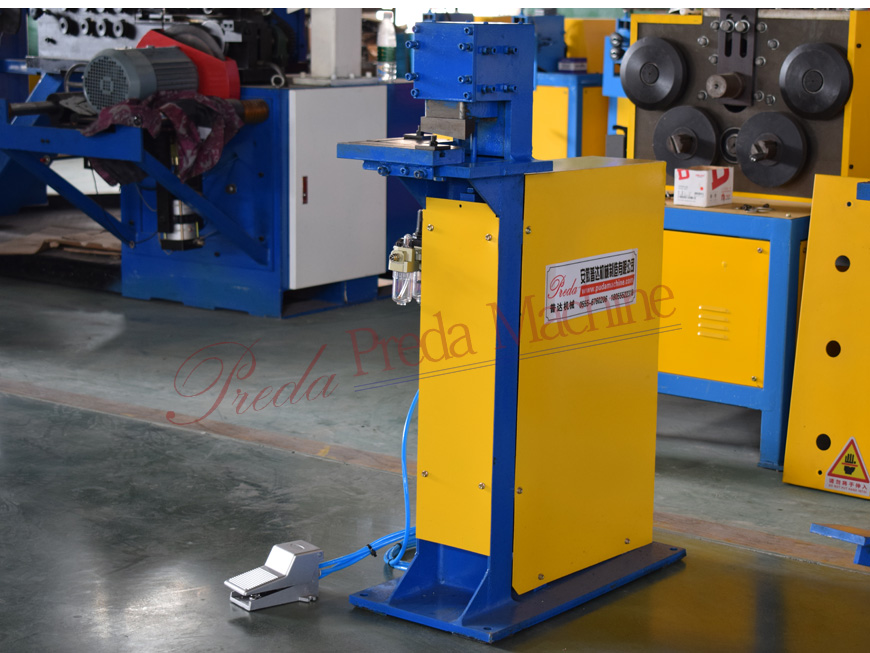Portable notching machine