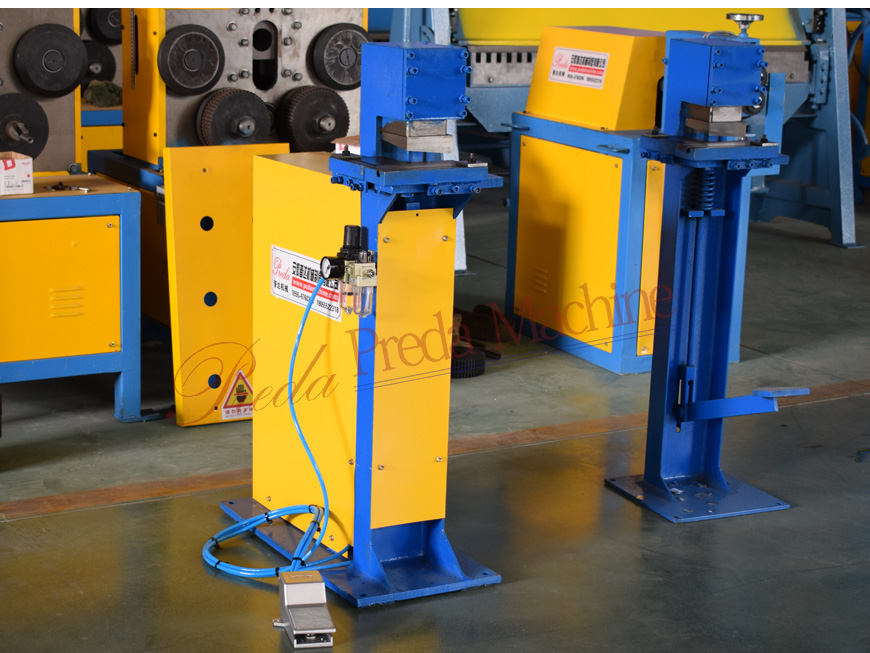 Portable notching machine