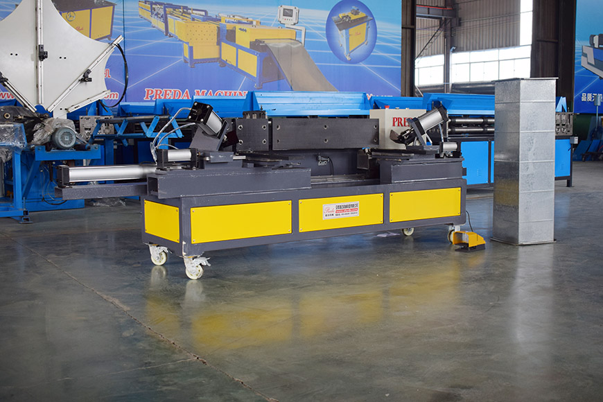 Auto lock seaming machine