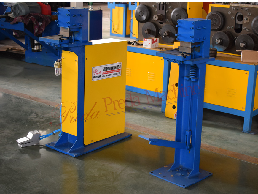 Portable notching machine