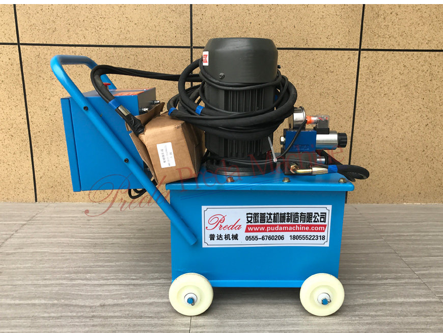 Portable clinching machine